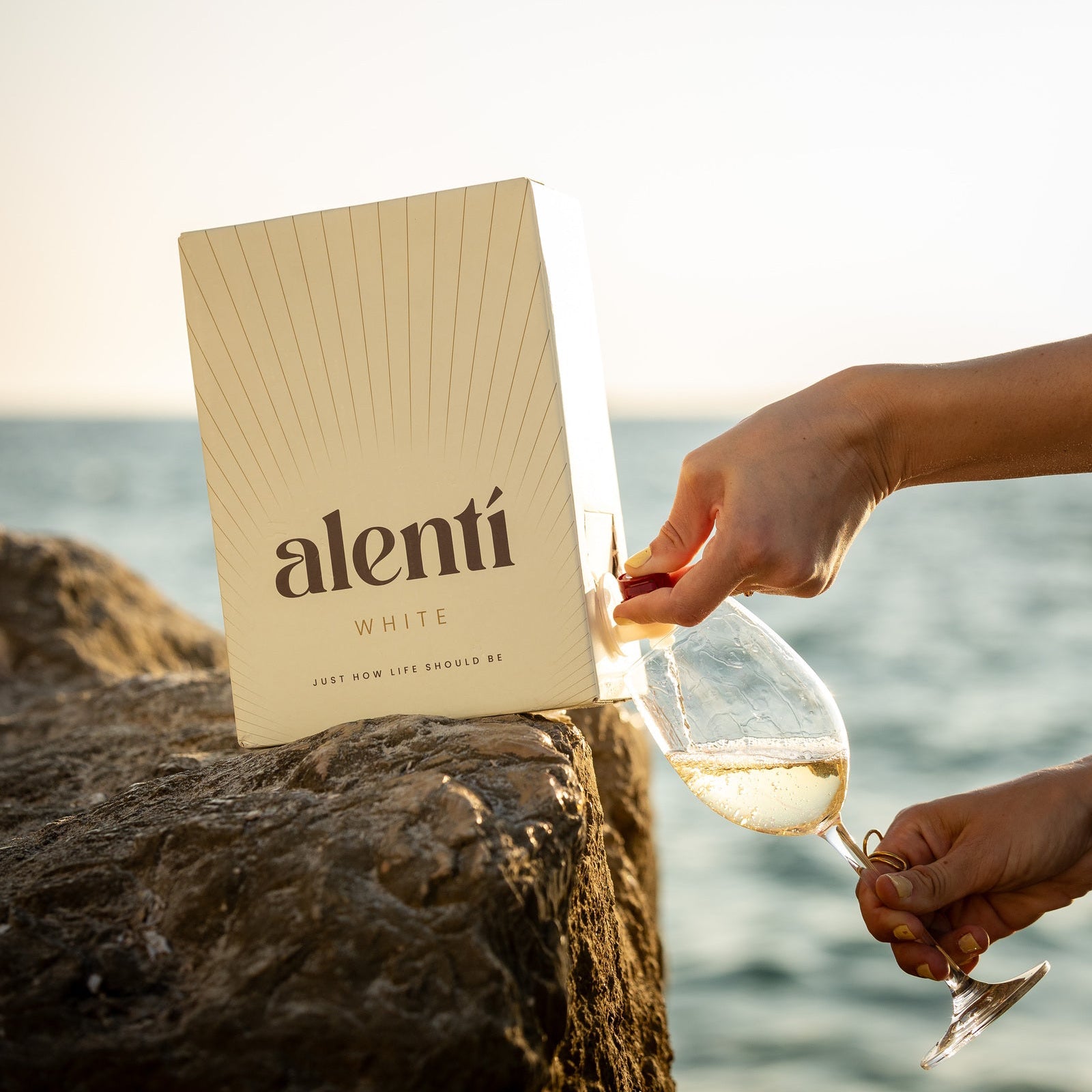 Alentí White